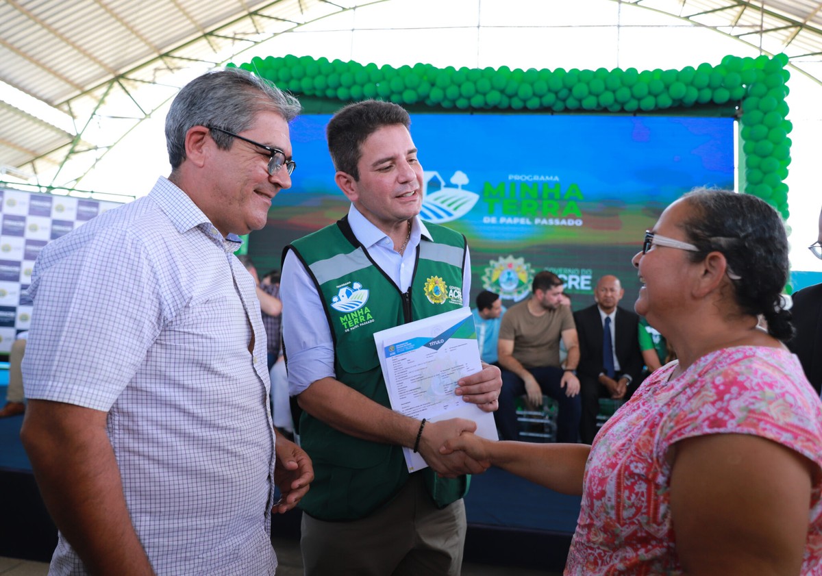 Moradores recebem títulos definitivos de propriedades da zona urbana e rural de Rio Branco ...