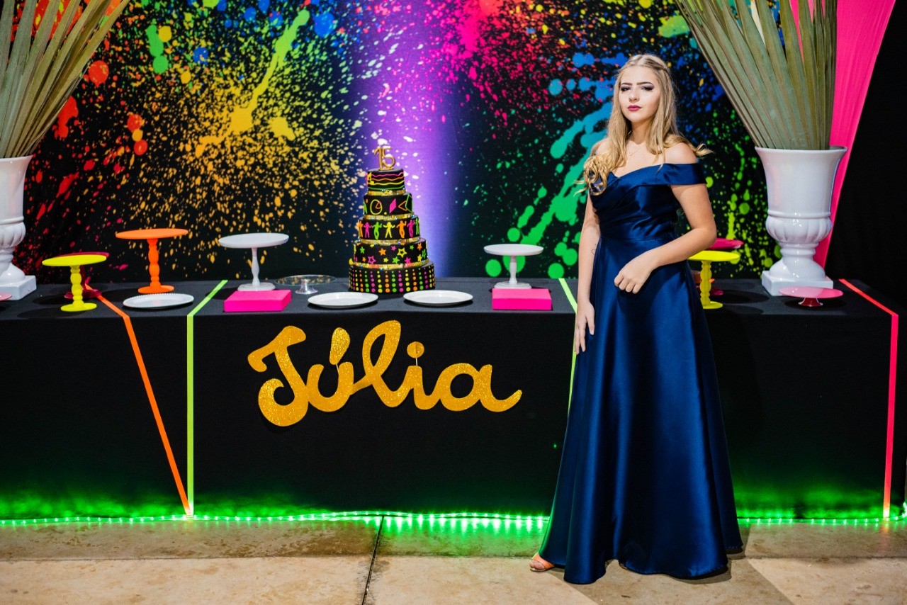 Família improvisa cachorro-quente em festa de 15 anos após calote de ...