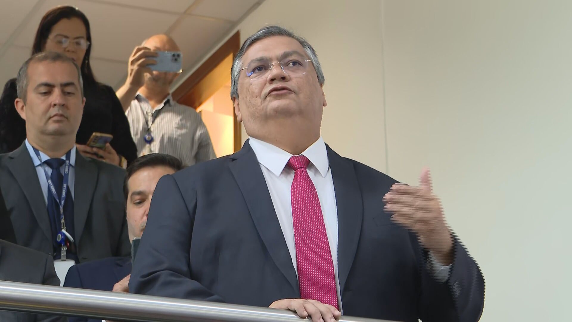 Dino defende PL das Fake News, diz que mentira 'mata' e que país não ...