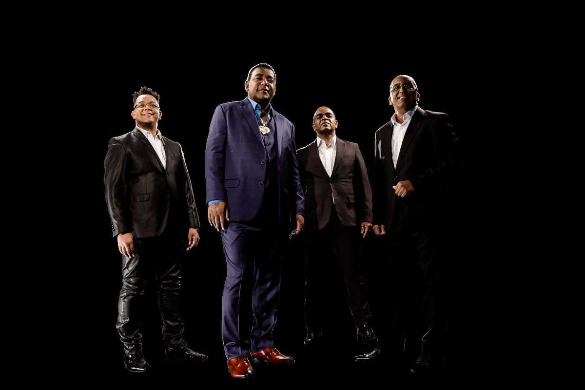 Raça Negra faz show no Armazém Convention, em Lauro de Freitas; grupo ...
