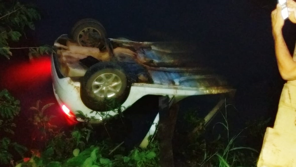 Idoso morre após carro cair dentro de rio em RO; vítima não usava cinto | Ariquemes e Vale do ...
