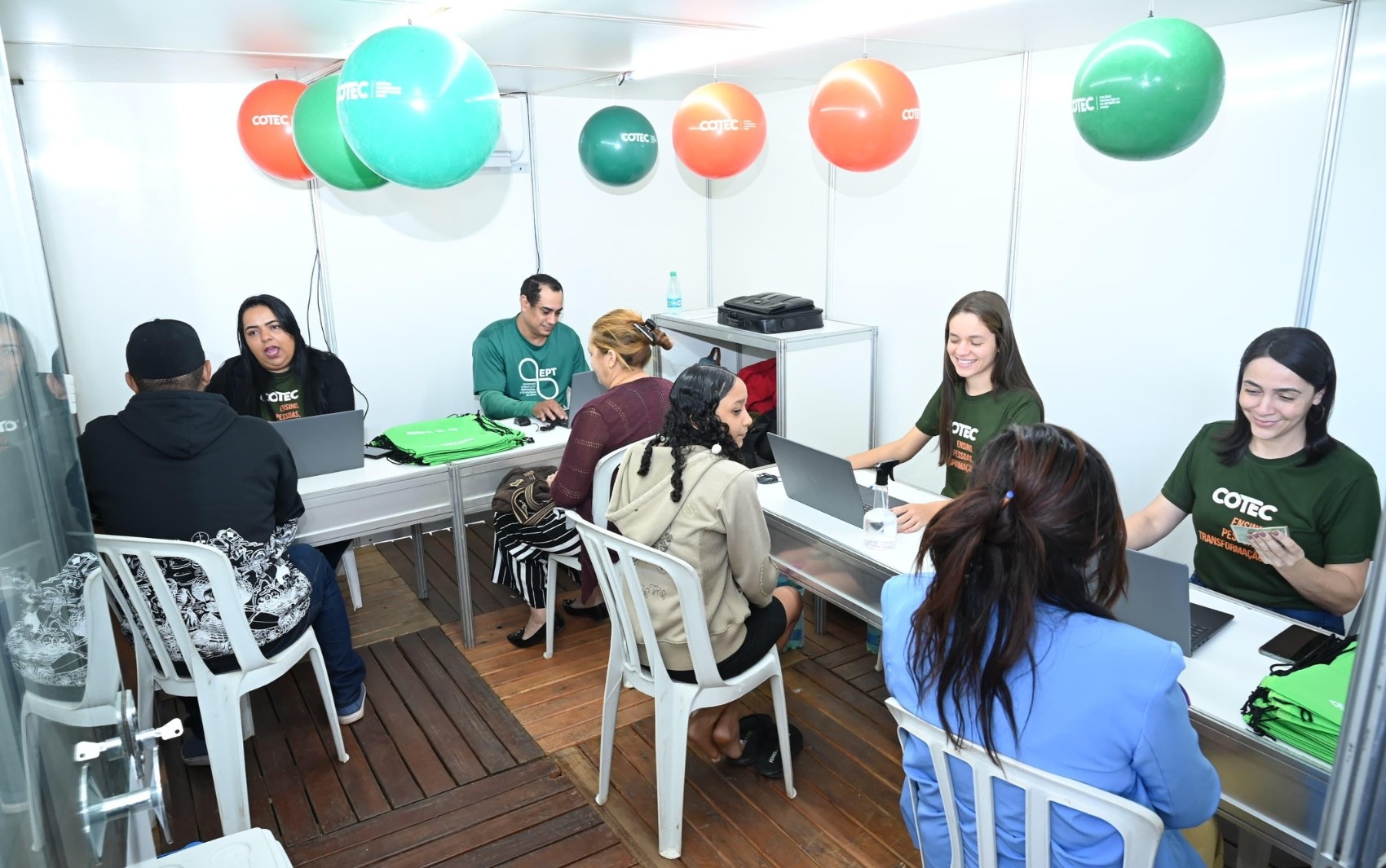 Feirão oferece 10 mil vagas de emprego em Goiás; saiba como participar