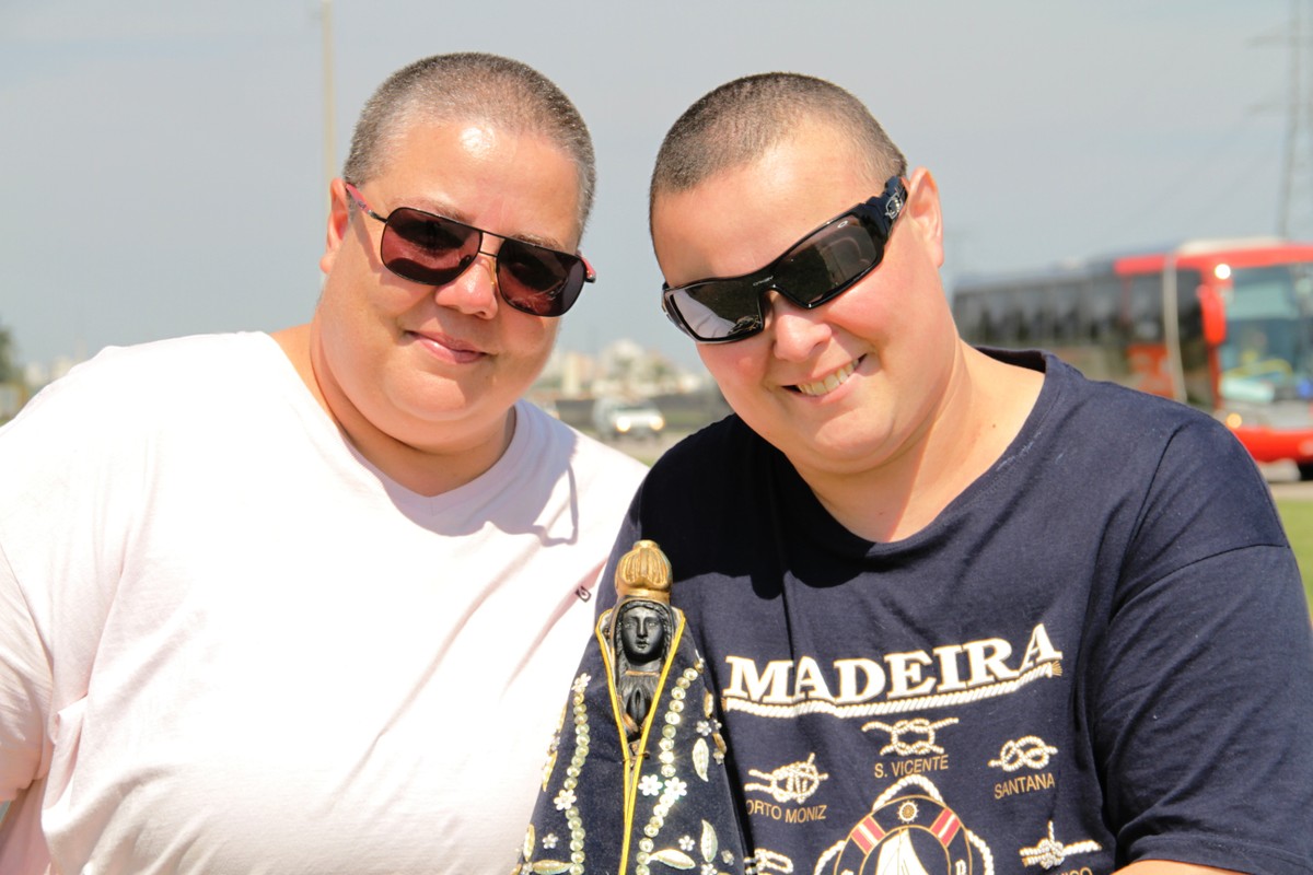 Casal oferece apoio a peregrinos na Dutra para agradecer cura de câncer ...