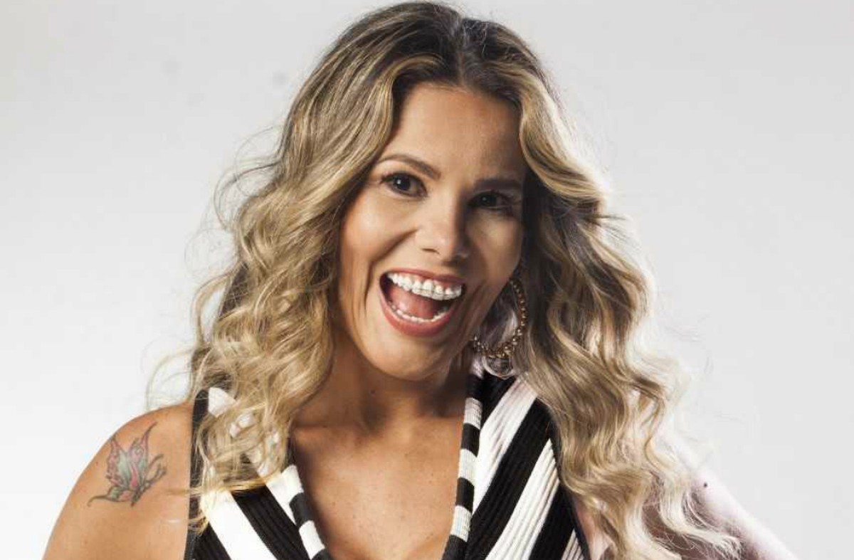 Marcia Freire apresenta sucessos e novidades em ensaio de verão em ...