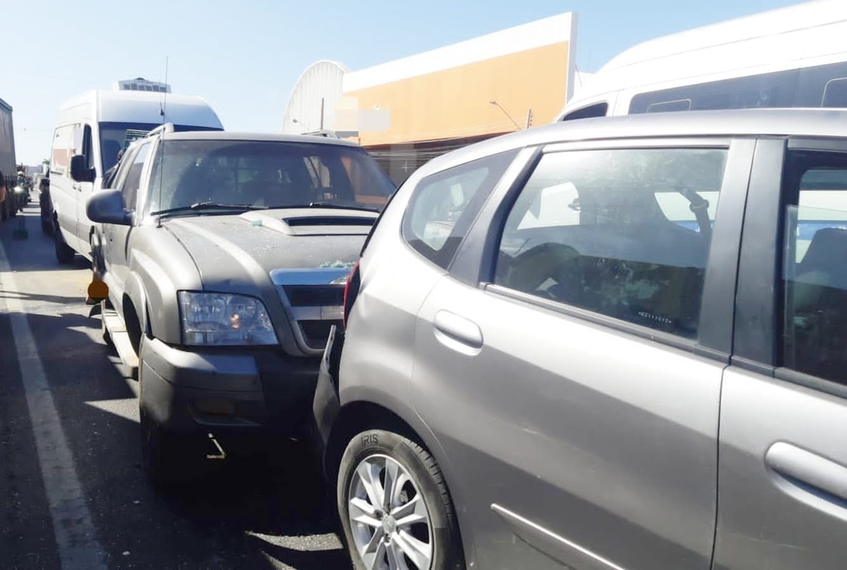 Engavetamento envolve quatro veículos na BR 407, em Petrolina ...
