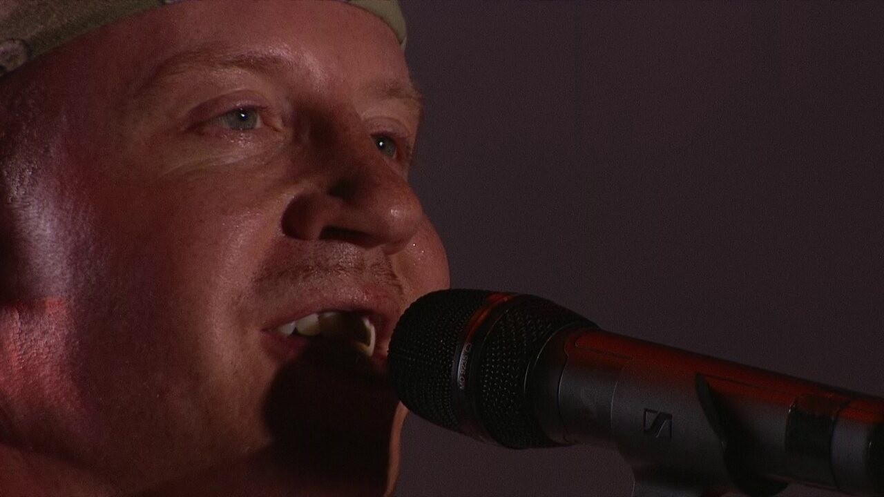 Macklemore tempera rap de balada dançante com discurso pró-diversidade ...
