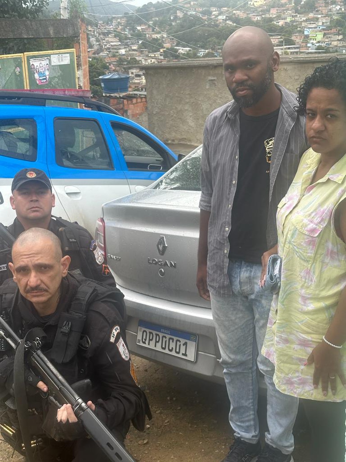 Casal é resgatado por PMs depois de ficar refém de criminosos em Belford Roxo | Rio de Janeiro | G1