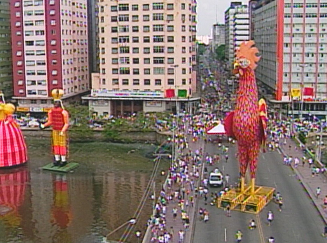 Tradição do carnaval do Recife, Galo Gigante comanda festa há 29 anos ...