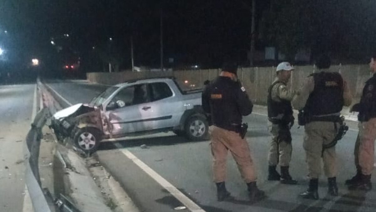 Motorista de caminhonete bate em defensa metálica e morre na MG-050, em Divinópolis | Centro ...