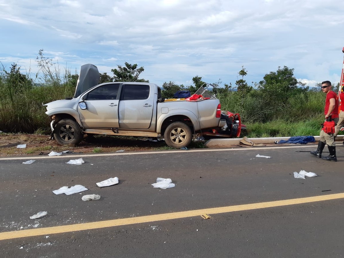Batida entre caminhonete e carro mata três pessoas em Mato Grosso | Mato Grosso | G1