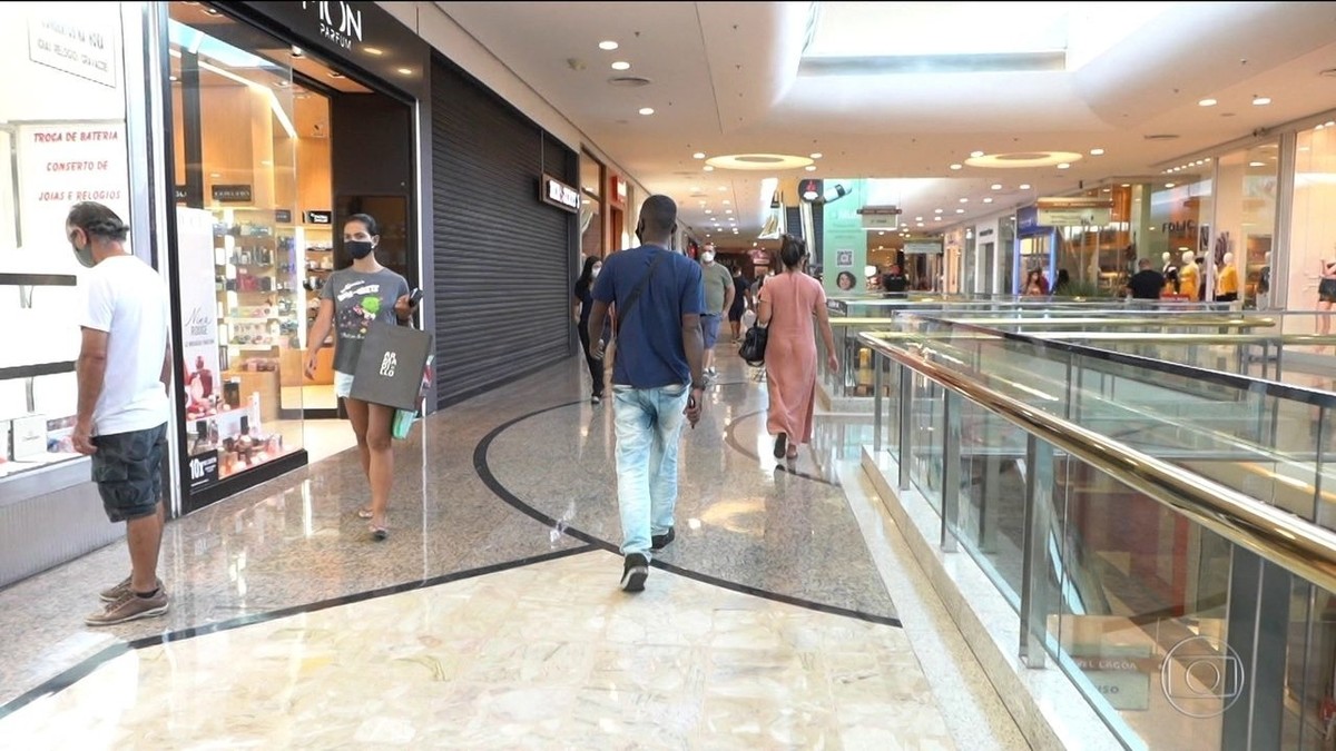 Shoppings reabrem com restrições, ficam cheios e com filas | Rio de ...