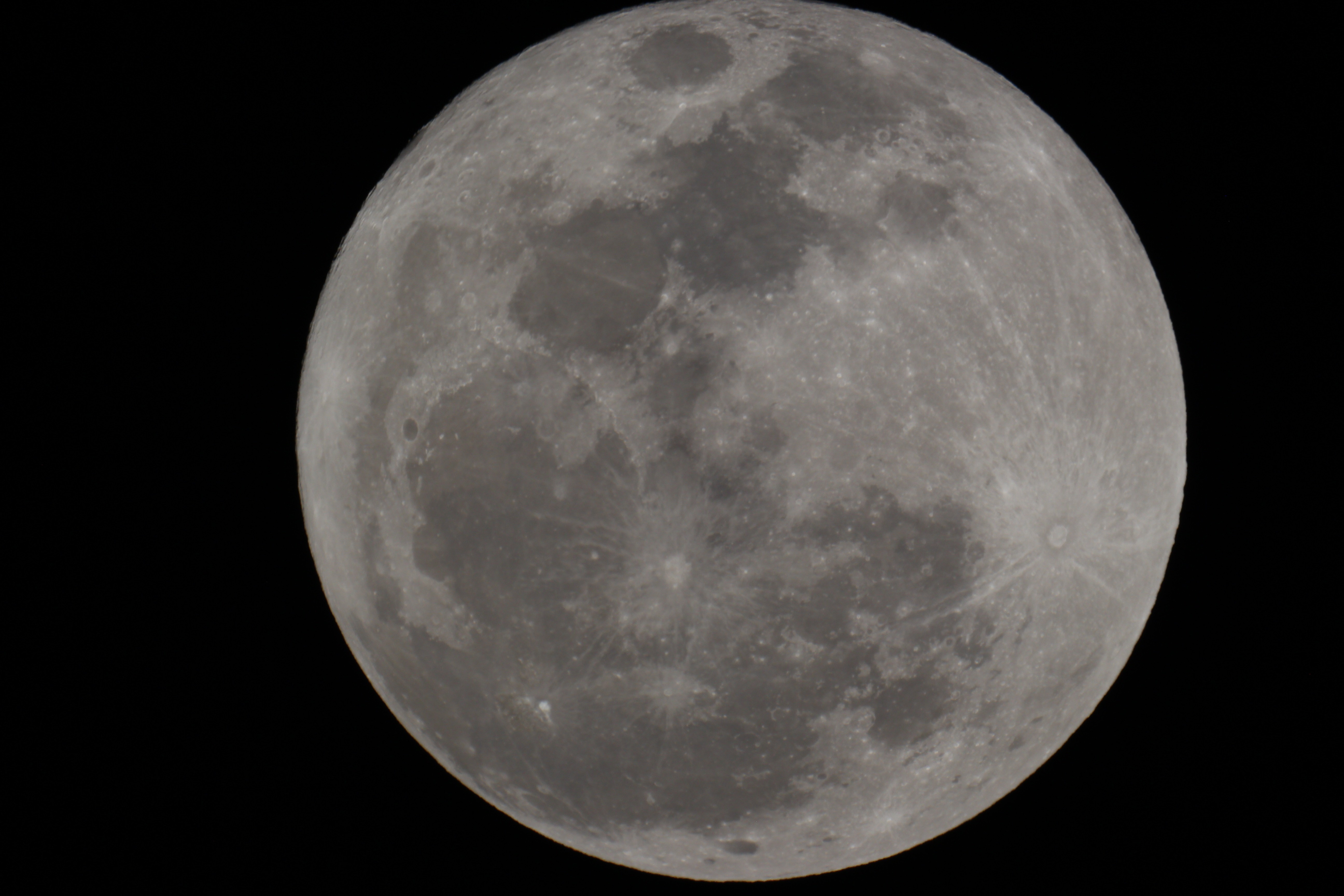 Lua pode ser (bem) mais velha do que a ciência calculava, aponta estudo