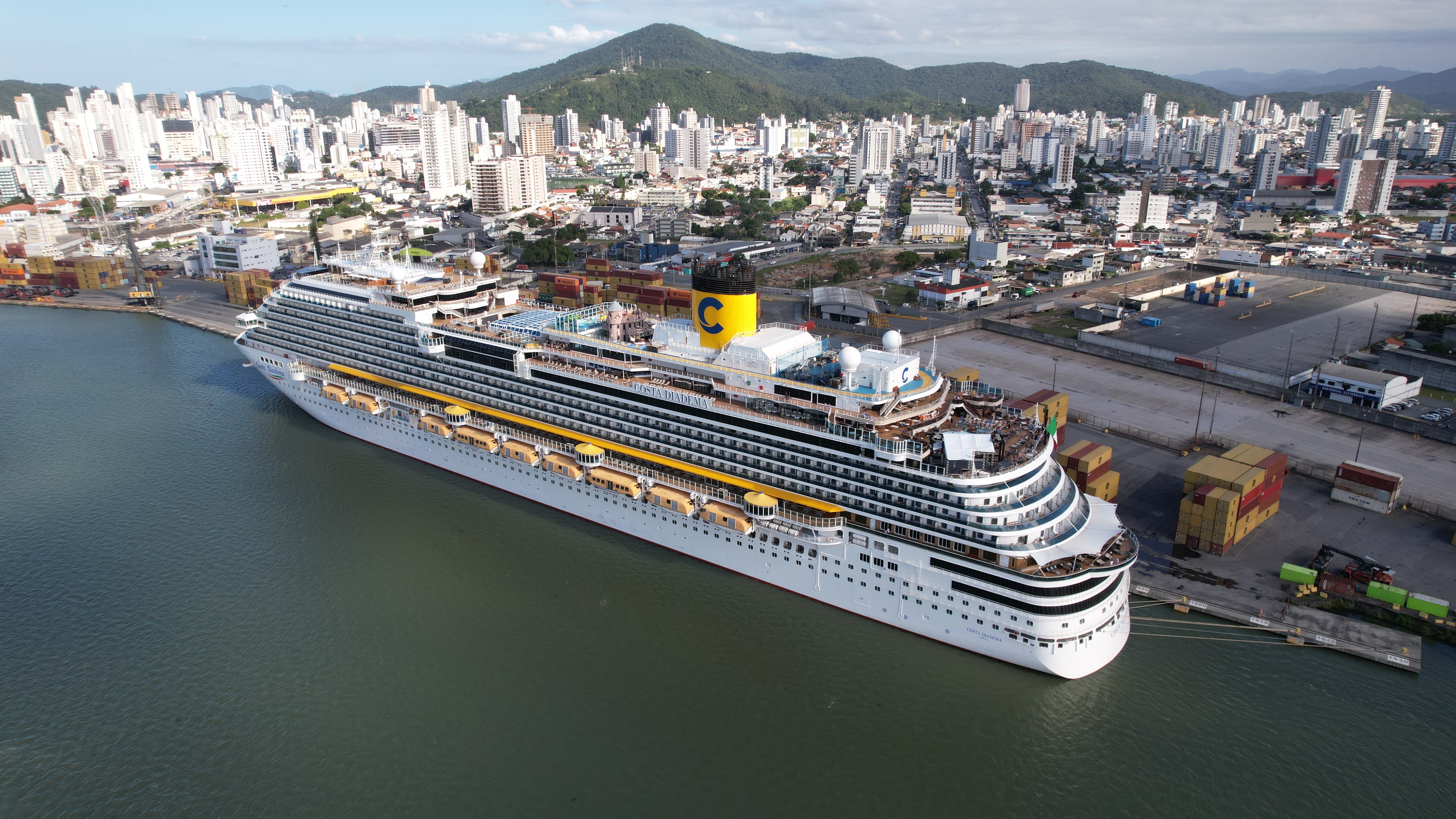 Itajaí une porto, cultura e praias em roteiro que move o ...