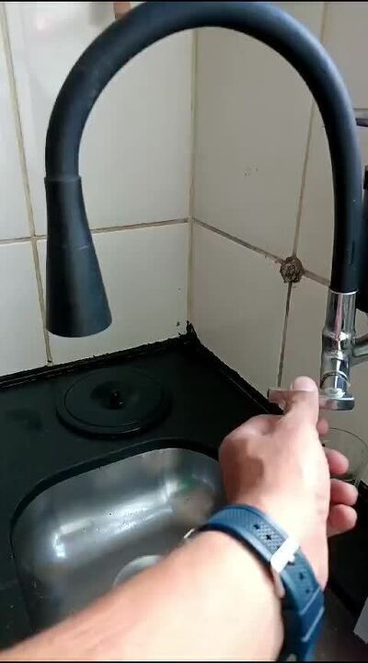 Reabastecimento dos 400 bairros da Grande BH afetados por corte de água ...