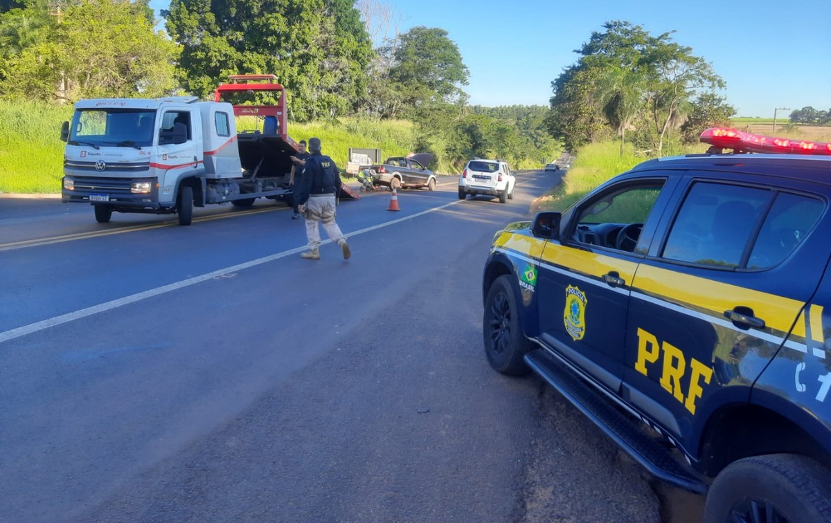 Batida entre carros deixa três pessoas feridas na BR-153 em Rio Preto | São José do Rio Preto e ...