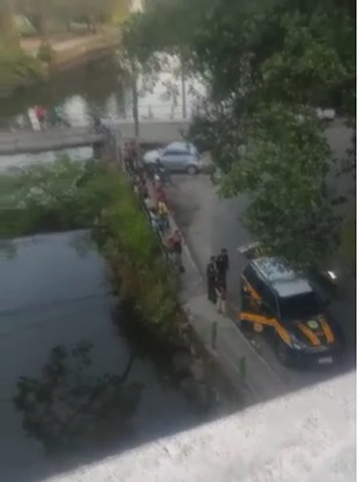 Homem tenta fugir da PRF após abordagem e cai com carro dentro de rio em Angra dos Reis | Sul do ...