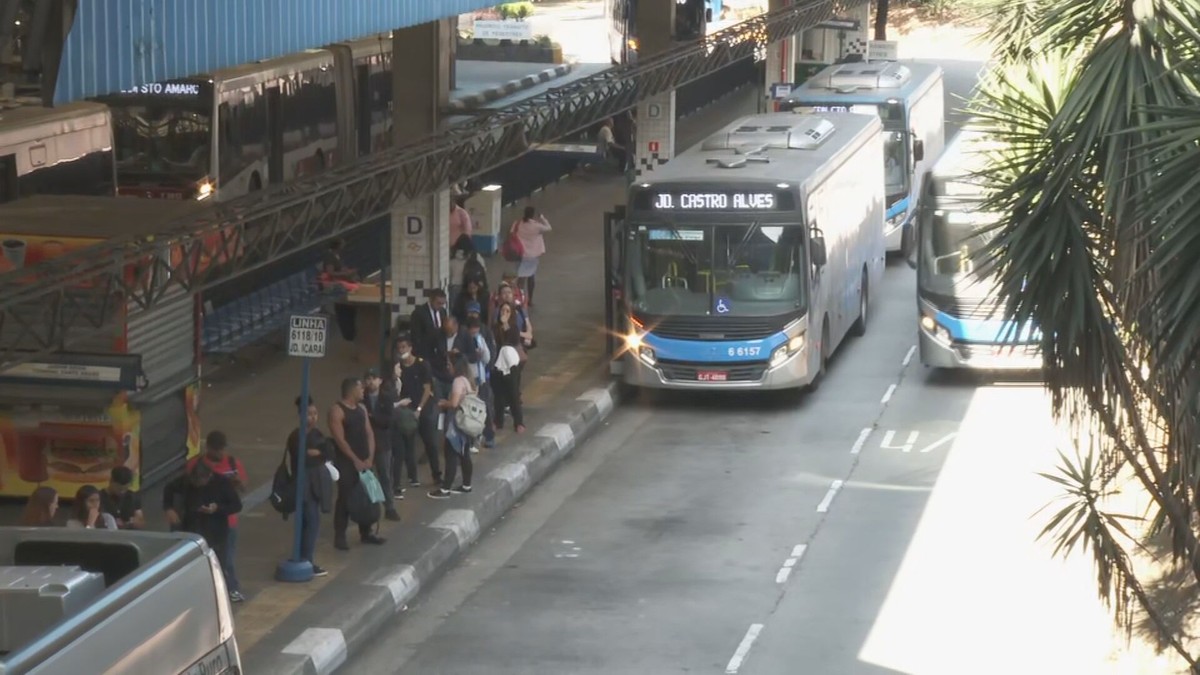 Empresas De ônibus Em Sp Recebem 644 Multas Por Dia Por Atraso Na Saída