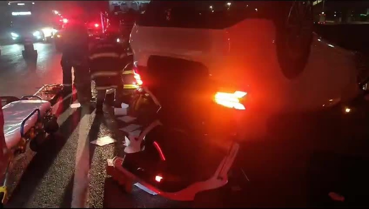 Batida entre carros na Av. Paulista tem veículo capotado e motorista preso por embriaguez ao ...