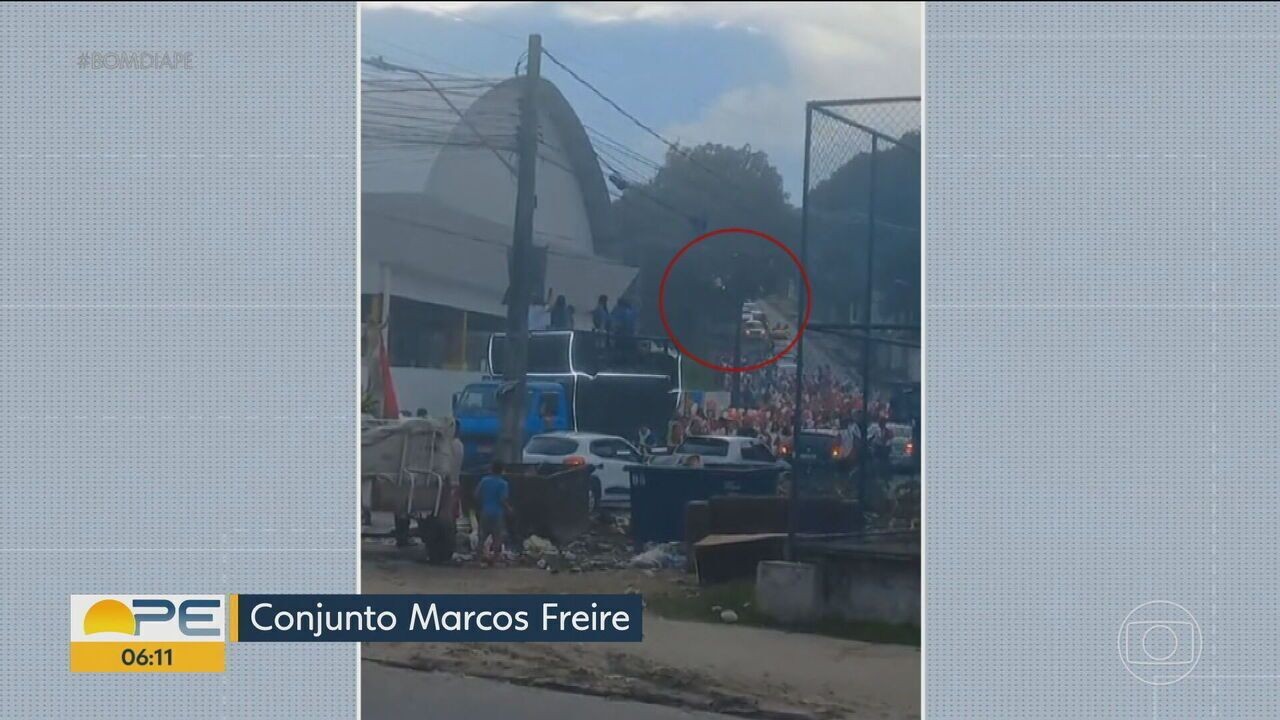 Sobe para 5 número de mortos após micro-ônibus atropelar fiéis em ...