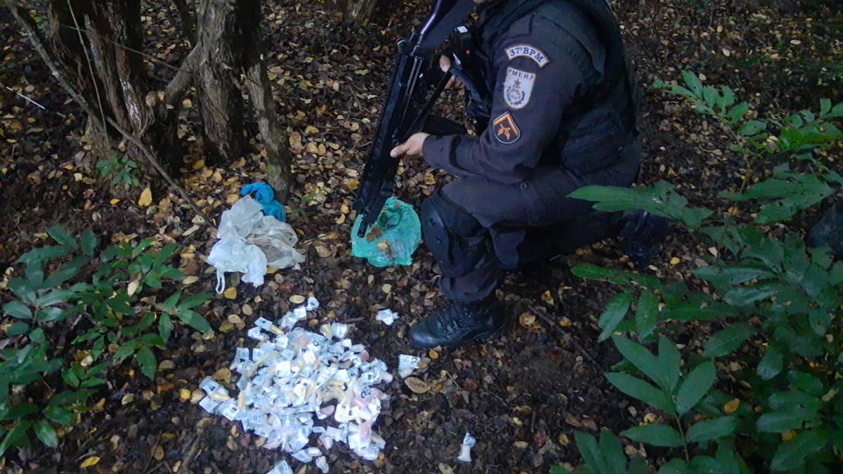 Polícia Militar Faz Operação Contra O Tráfico De Drogas Em Resende