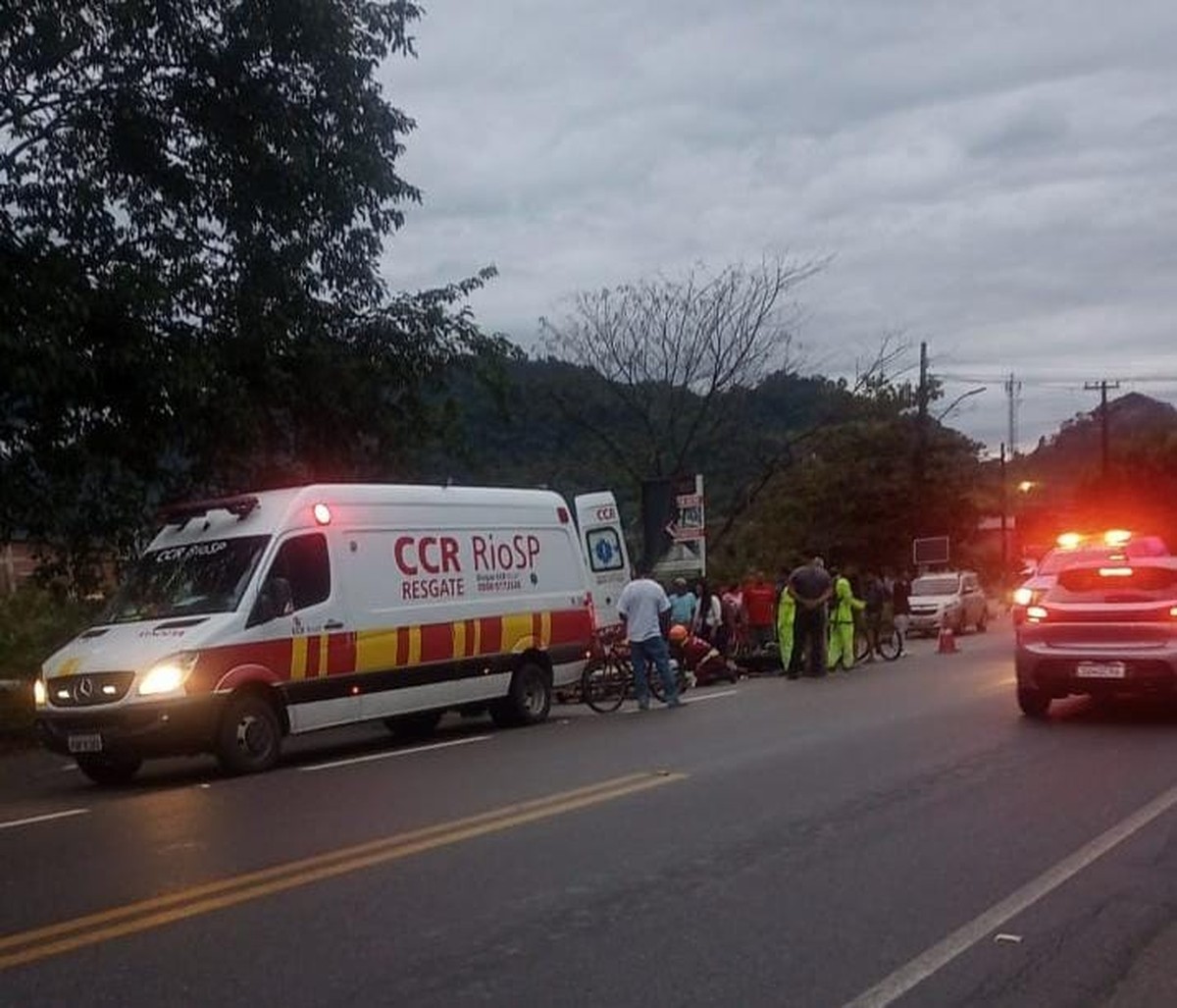Motociclista fica ferido em acidente com carro em Angra dos Reis | Sul do Rio e Costa Verde | G1