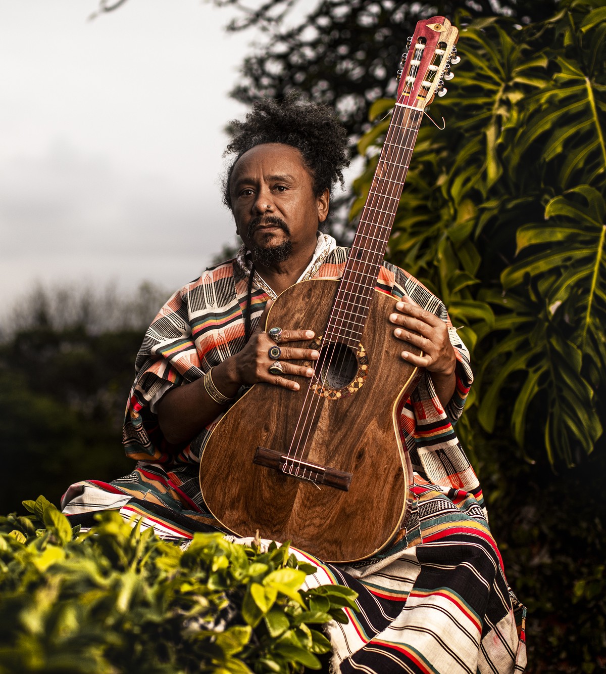 Chico César se junta ao trio Devotos na dança do reggae | Blog do Mauro ...