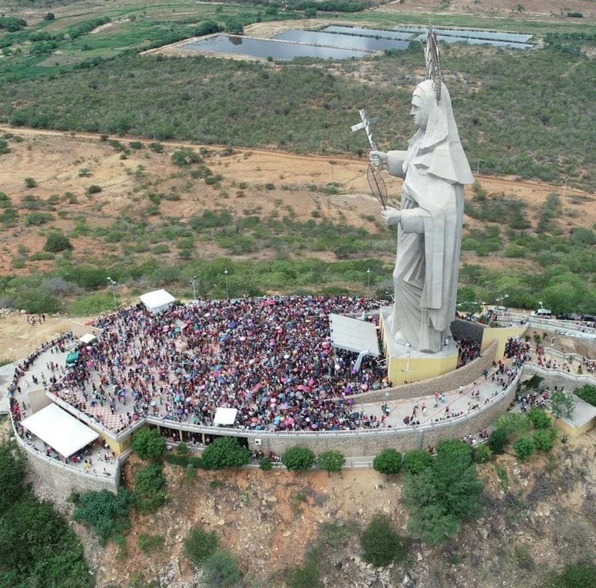 Milhares de fiéis lotam Santuário de Santa Rita de Cássia no interior ...