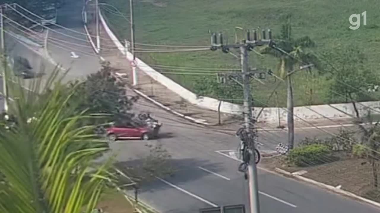 VÍDEO: Acidente entre carro e moto deixa mulher ferida em Volta Redonda | Sul do Rio e Costa ...