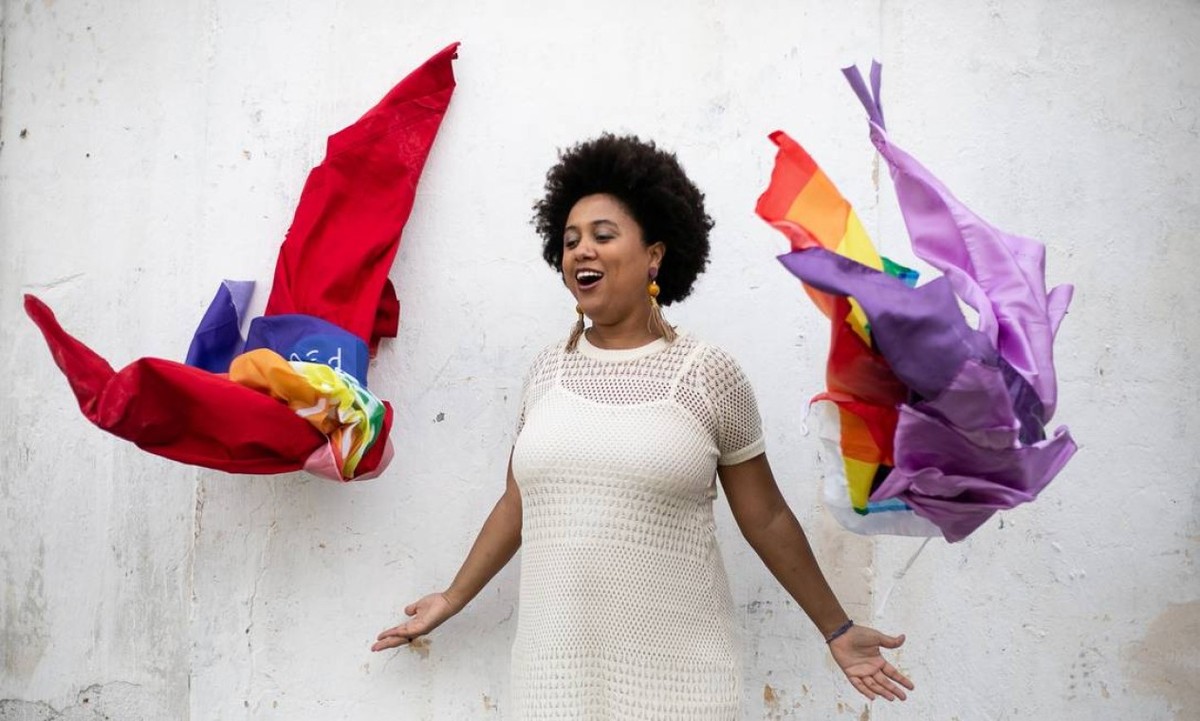 Com repertório autoral e interpretações de sambas clássicos, Marina ...