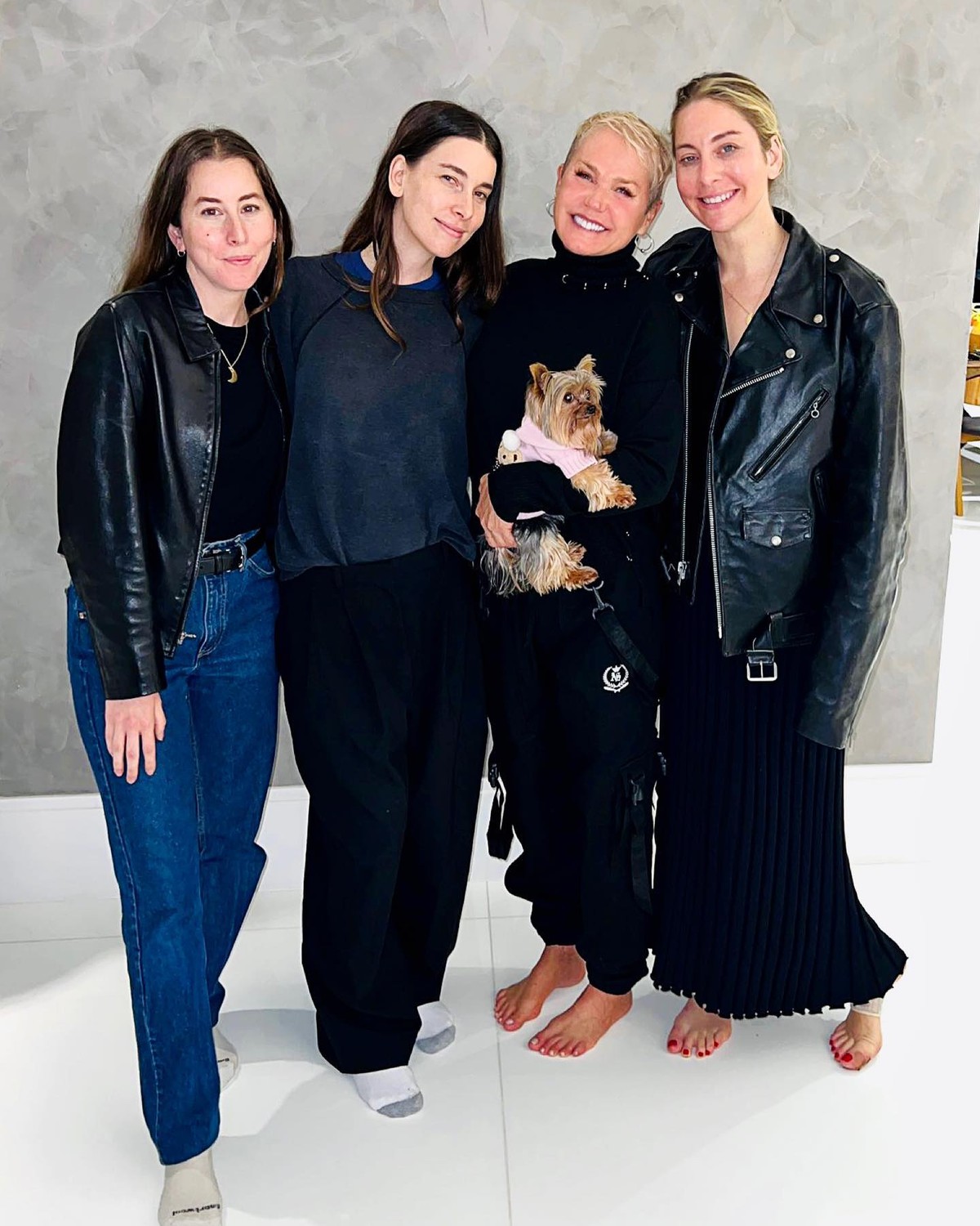 Irmãs Haim encontram com Xuxa após cantar 'Ilariê' em festival no Rio ...