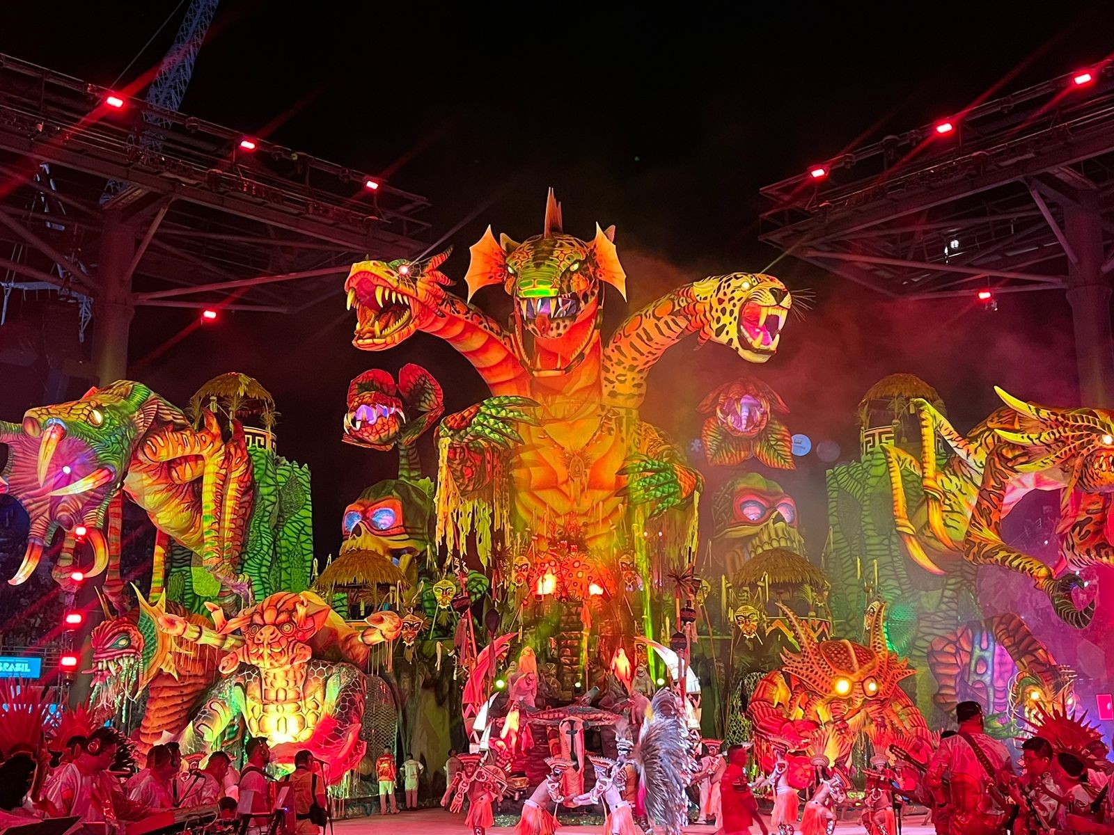 Garantido fecha segunda noite do 57° Festival de Parintins com ritual indígena Huni Kuin ...