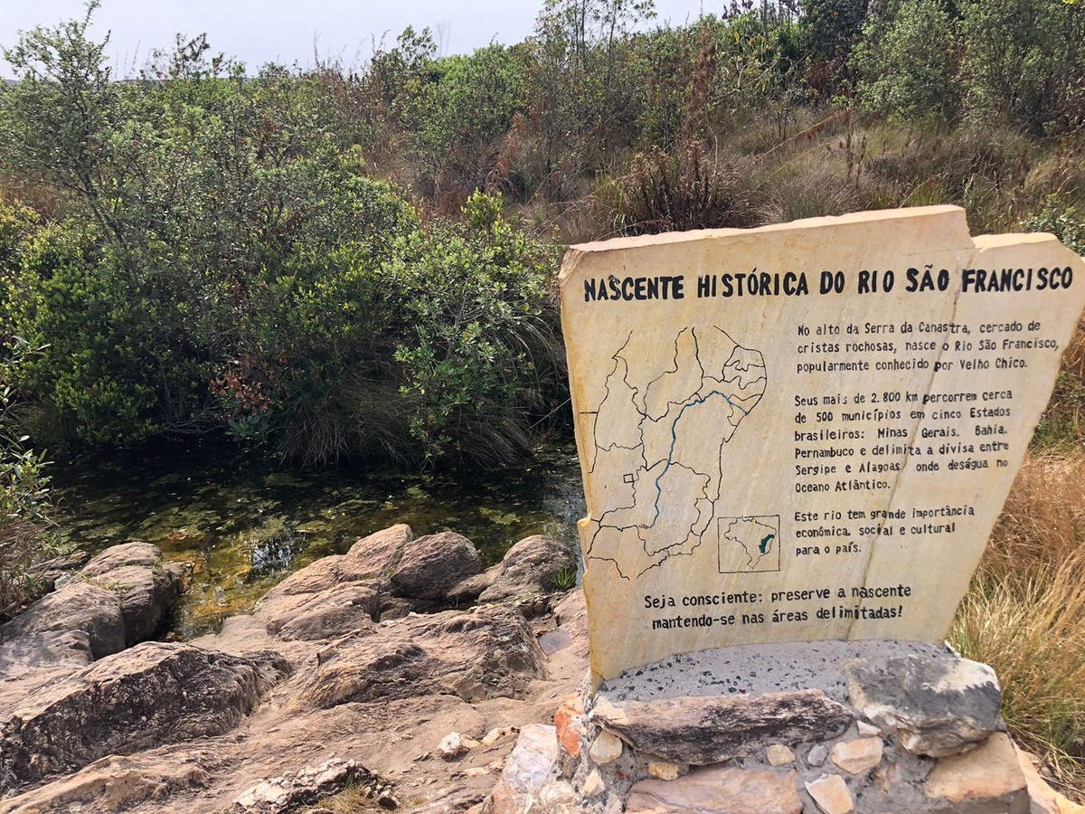 Em meio à seca severa no Centro-Oeste de Minas, nascente do Rio São ...