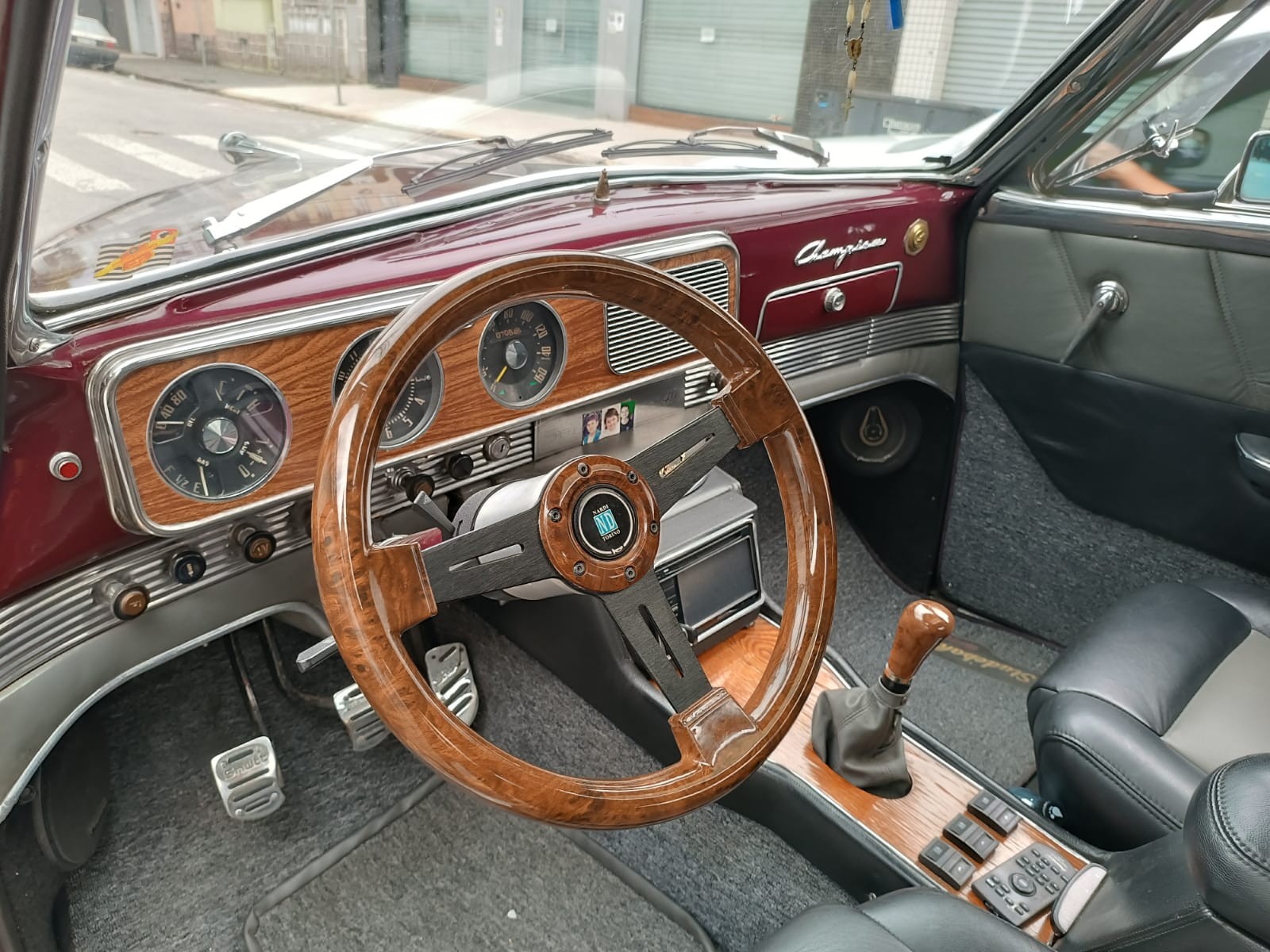 Carro importado de 1949, atração no litoral de SP, já levou noivas a ...