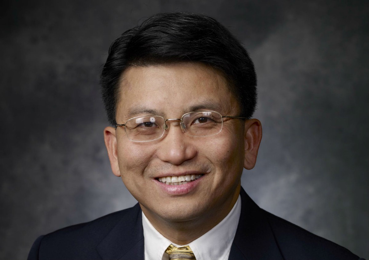 Mike Peng, um dos mais influentes estudiosos em gestão de empresas, faz ...