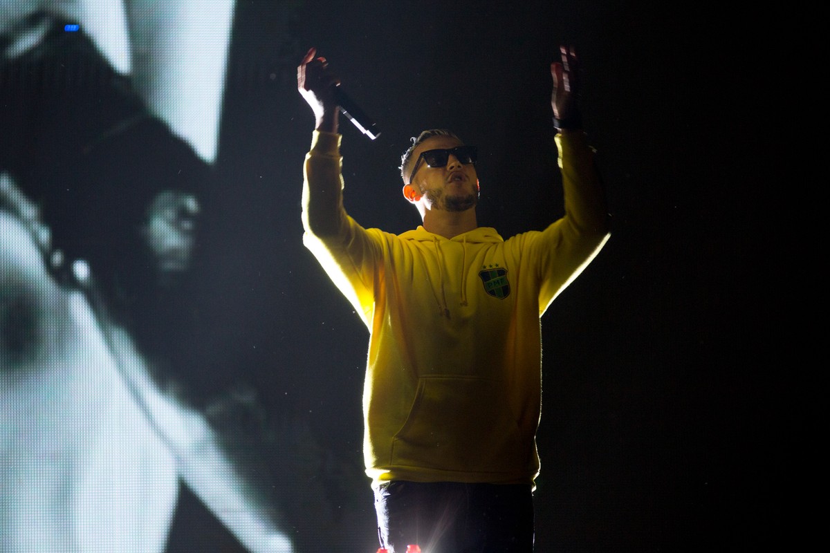 DJ Snake toca batidão EDM com veneno e requebrado para novinhos ...