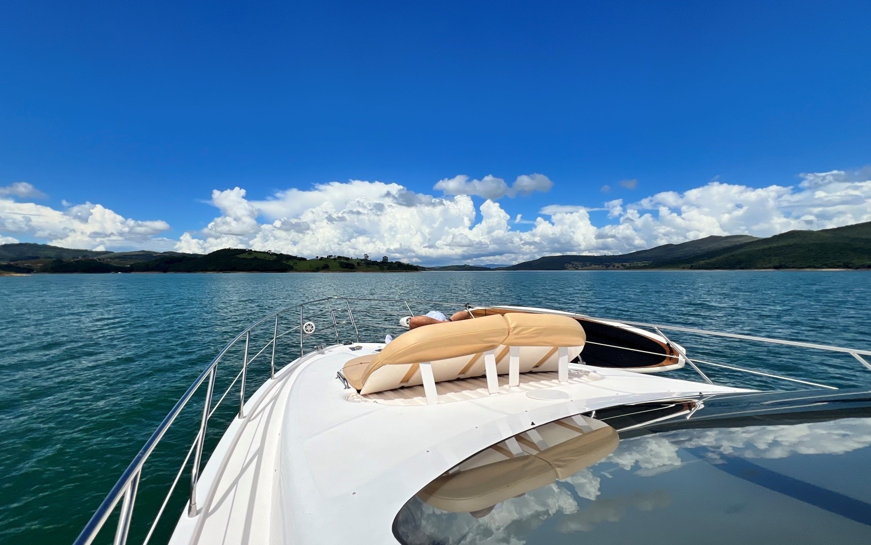 Conheça a lancha luxuosa que dono do Cruzeiro mantém no Lago de Furnas | G1