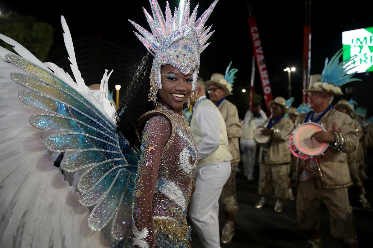 Lorena Raissa estreia como rainha de bateria da Beija-Flor aos 16 anos: ‘Já deu tudo certo ...