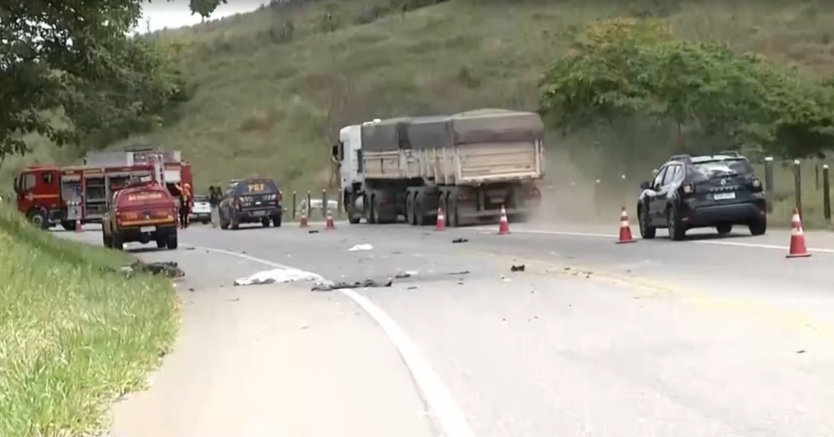 Batida entre moto e carreta na BR-116 deixa dois mortos e dois feridos | Vales de Minas Gerais | G1