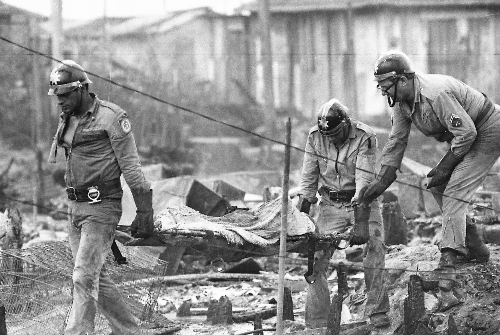 Incêndio da Vila Socó completa 40 anos: relembre a tragédia em fotos ...