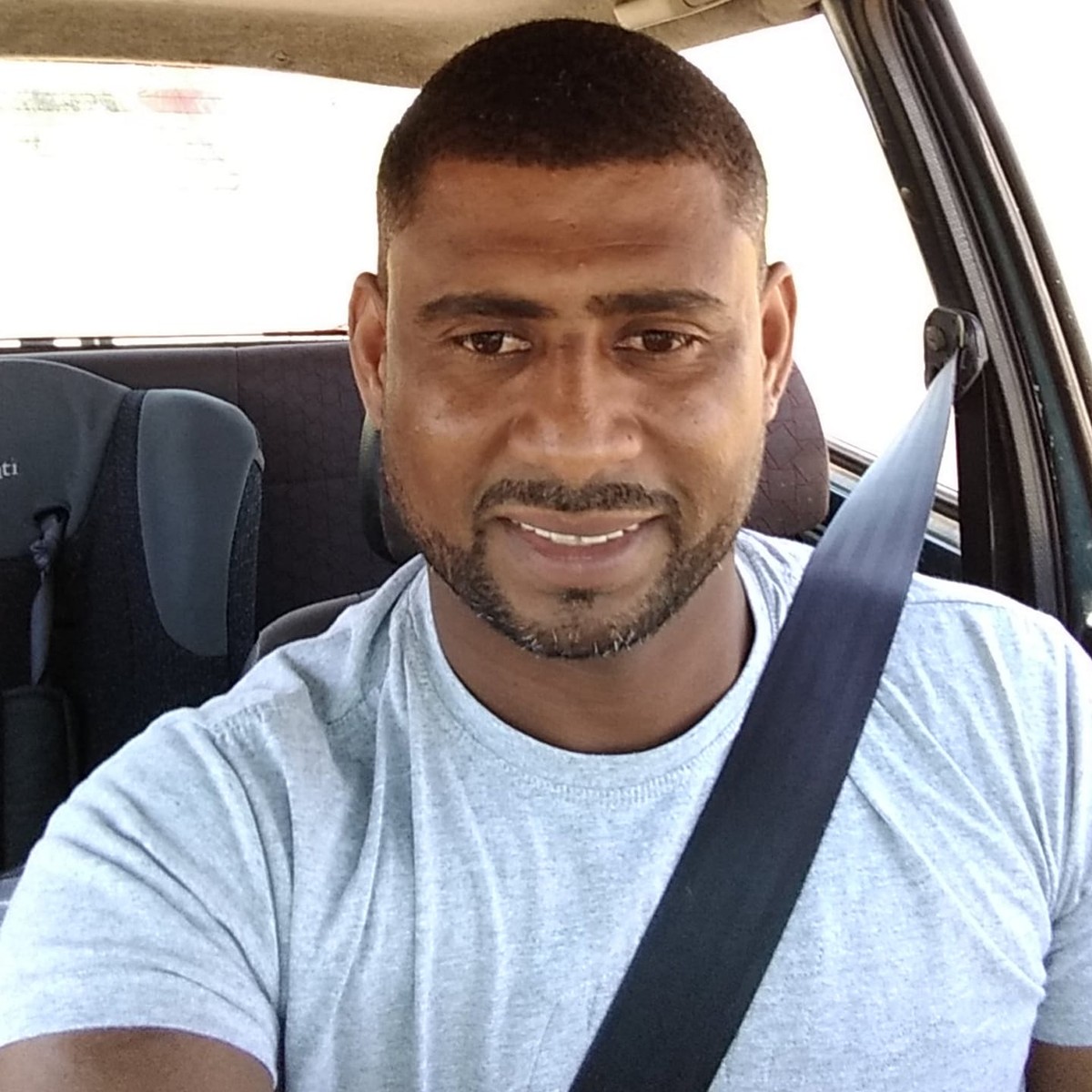 Homem Morre Após Levar Choque Elétrico Enquanto Mexia No Celular Dentro