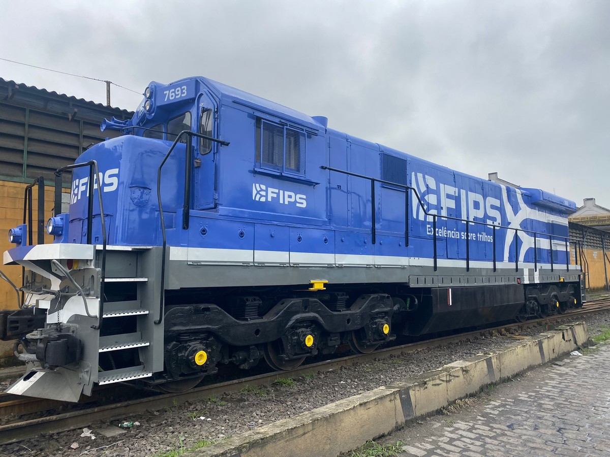 Primeira locomotiva da Ferrovia Interna do Porto de Santos marca início ...