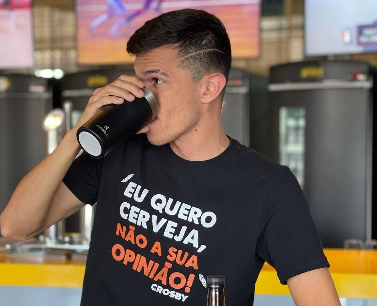 Após viralizar com profissões 'gourmetizadas', humorista se apresenta ...