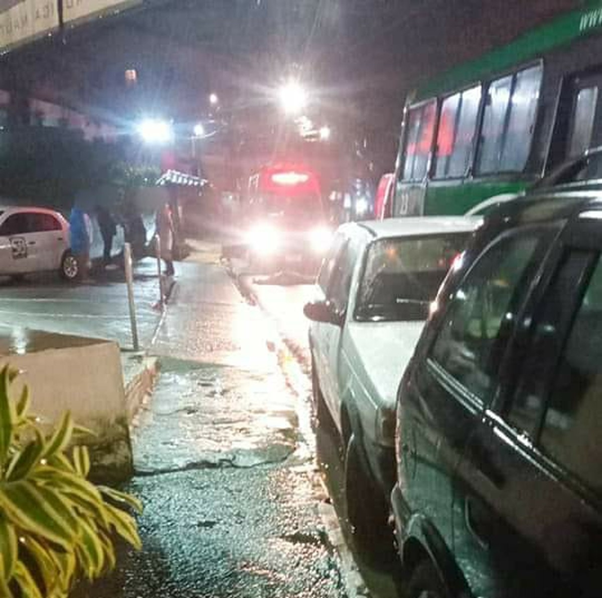 Mulher morre atropelada por ônibus em Angra dos Reis | Sul do Rio e Costa Verde | G1