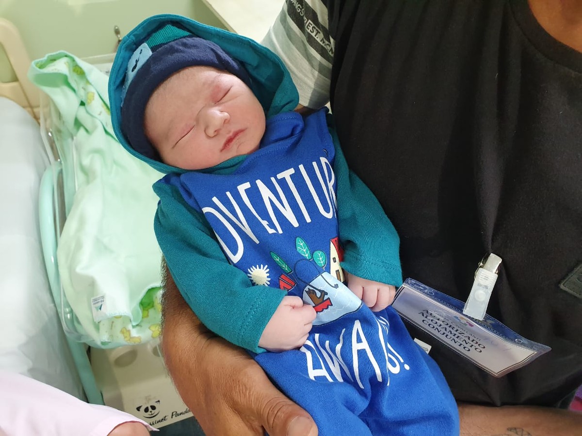 Primeiro bebê a nascer em 2020 em Foz do Iguaçu tem mãe brasileira e ...