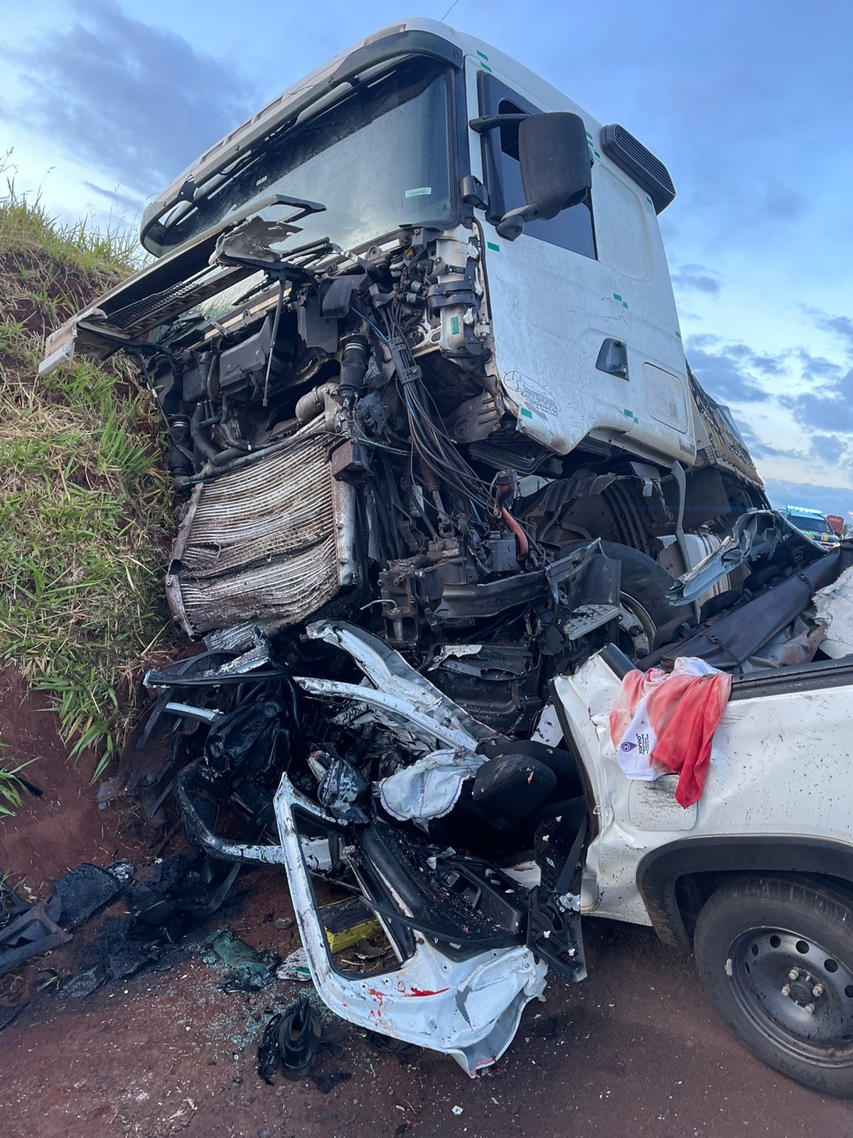 Duas Pessoas Morrem Após Carro Ser Atingido Na Traseira Por Outro