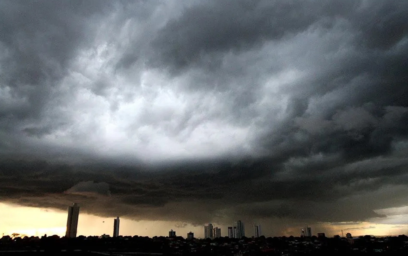 Goiás tem novo alerta de tempestade e chuva com granizo | G1