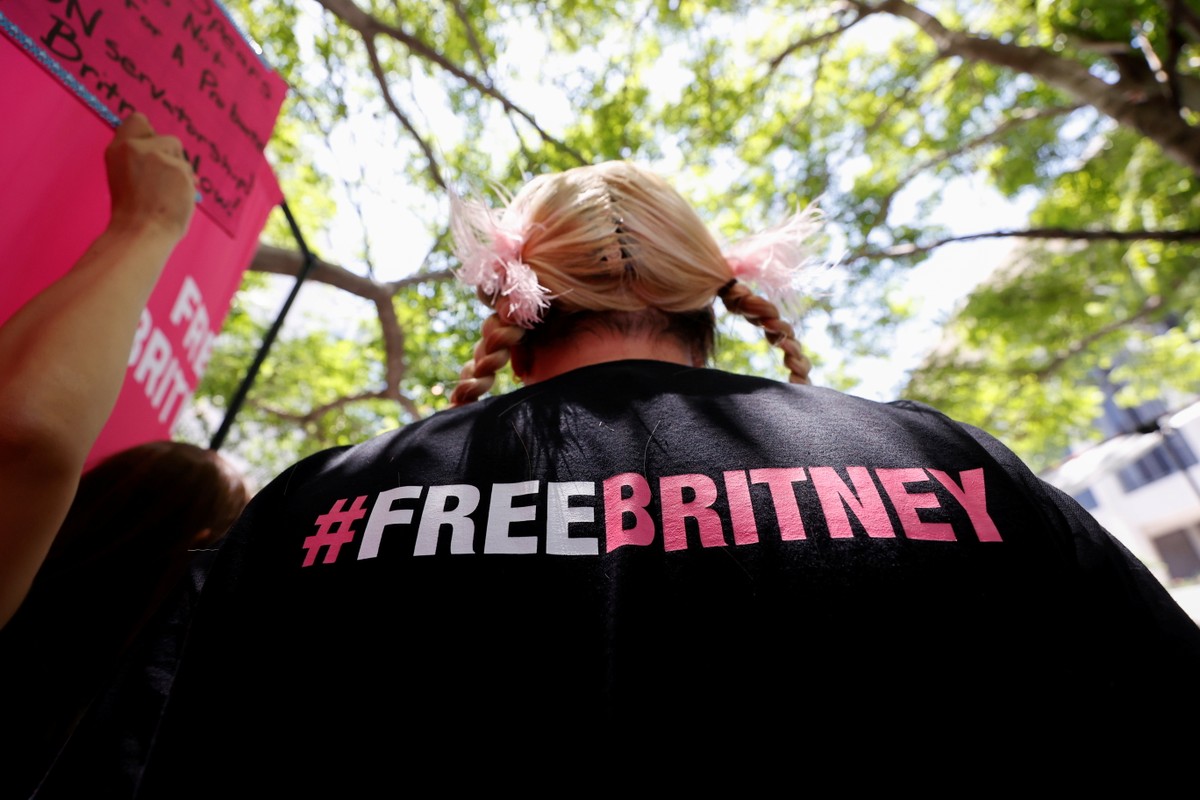 'FreeBritney': Fãs de Britney Spears se reúnem em apoio à cantora em ...