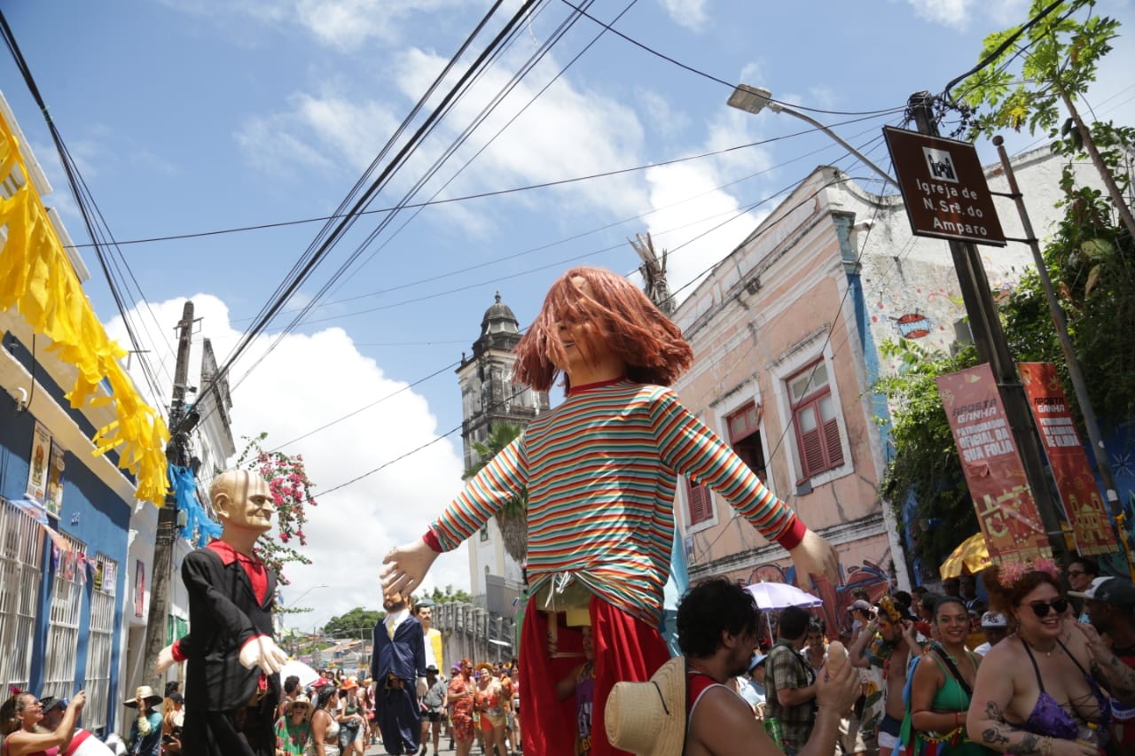 FOTOS: Whindersson Nunes ganha boneco gigante no tradicional desfile em ...