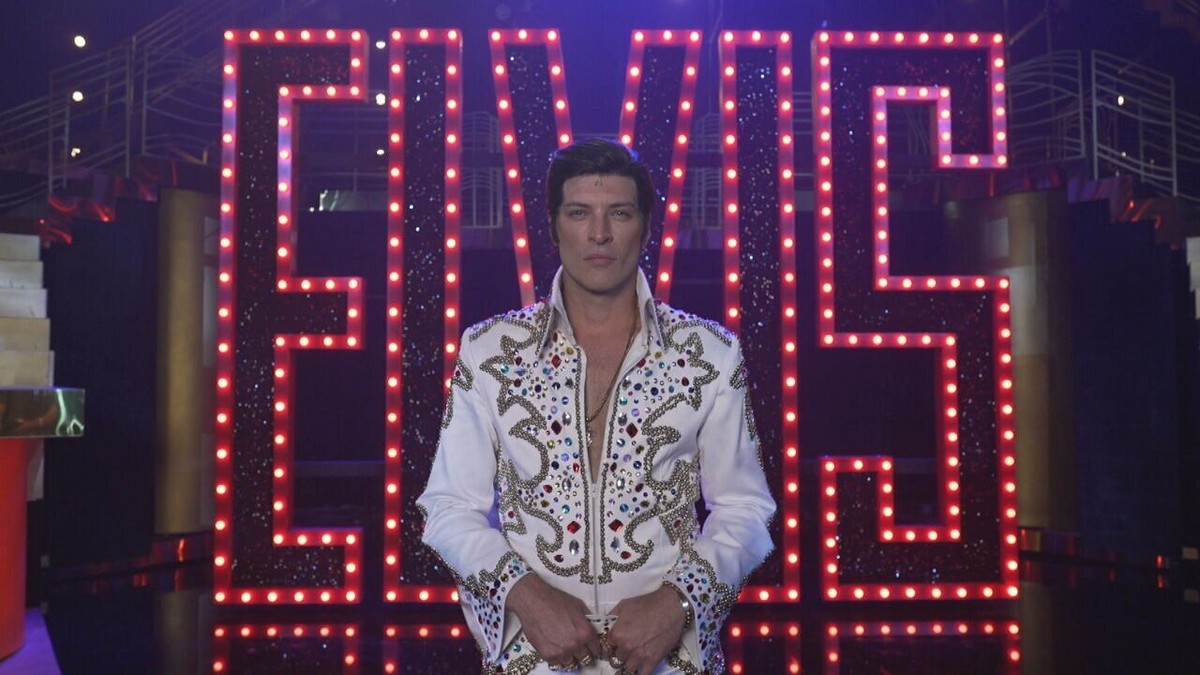 Ator que dá vida a Elvis Presley em musical conhece cidade onde rei do ...