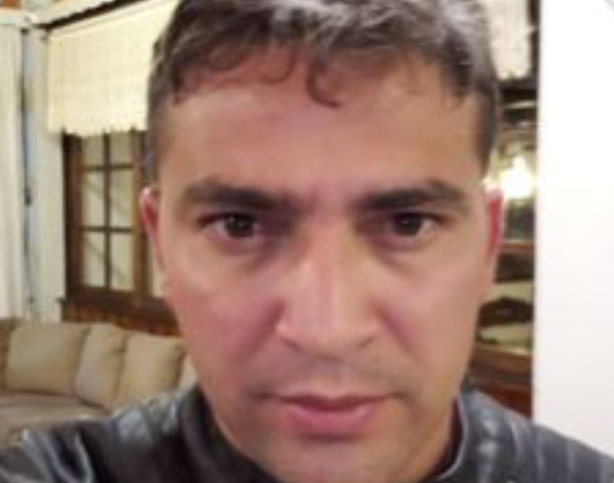 Após ser afastado por suspeita de receber R$ 250 mil de recursos ...